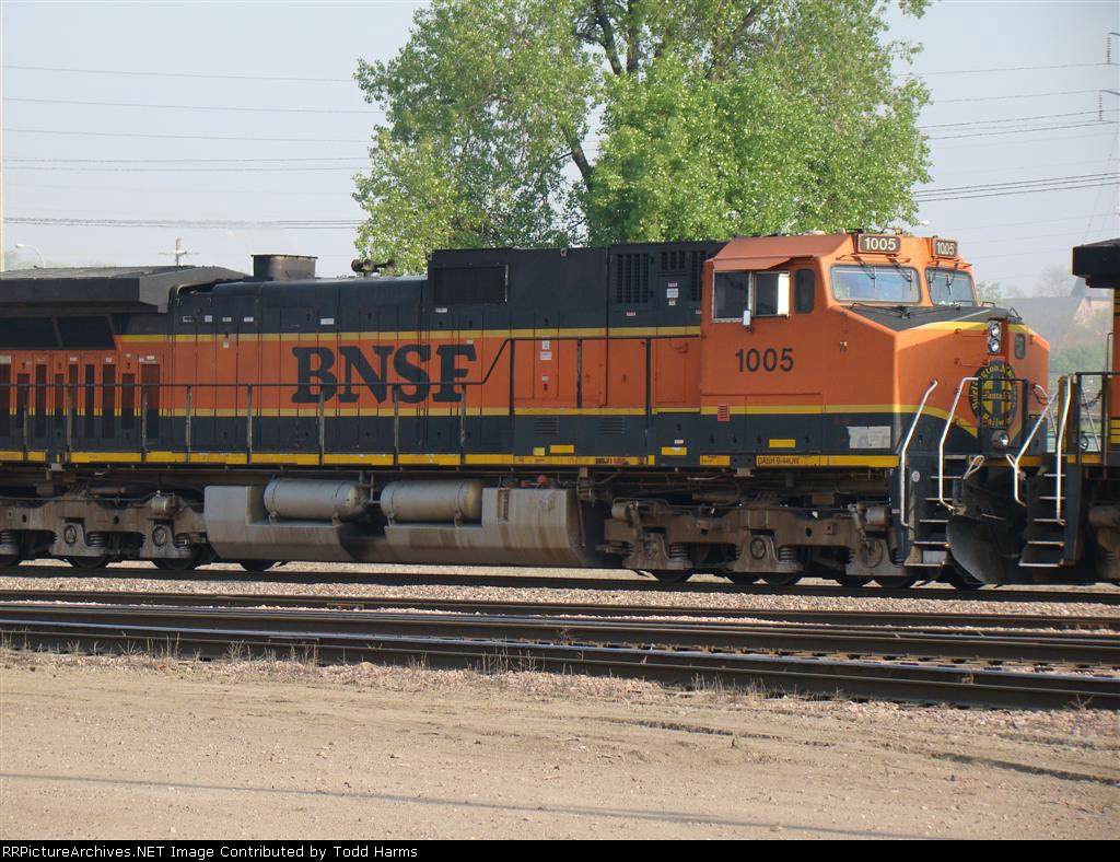 BNSF 1005
